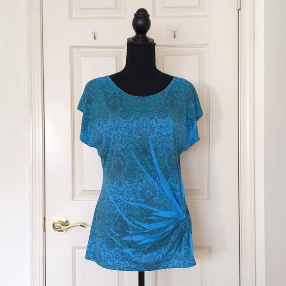 Tops | Nwot Multi Shades Of Blue Floral Sleeveless Blouse With Left ...
